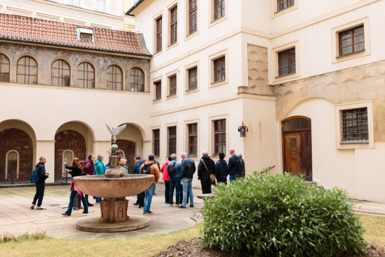 Festival Open House Praha 2025 lákal na Hodžovu vilu a palác Dunaj ...